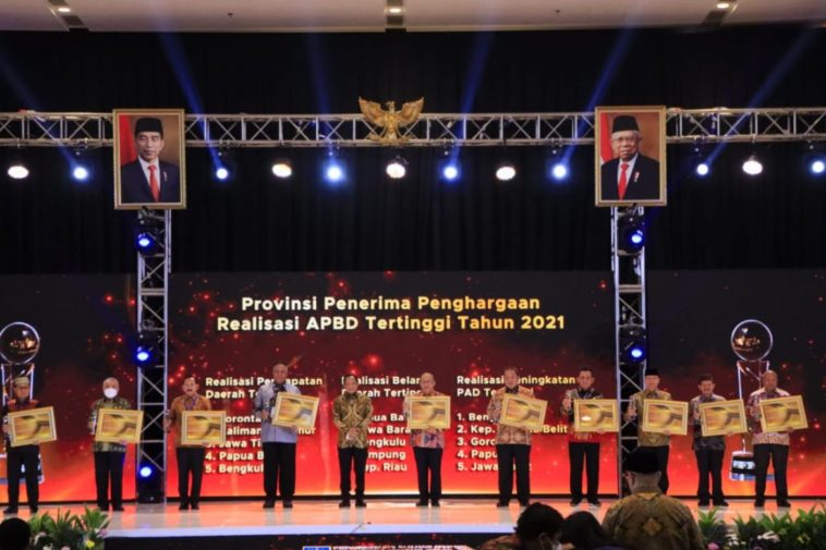 Kemendagri Beri Penghargaan Realisasi APBD Tertinggi - PAJAK.COM