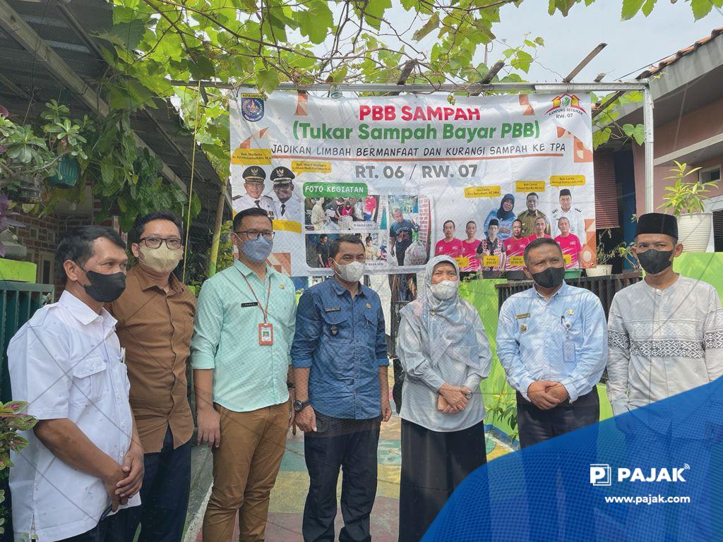 Bayar PBB dan PKB Pakai Sampah di Depok - PAJAK.COM