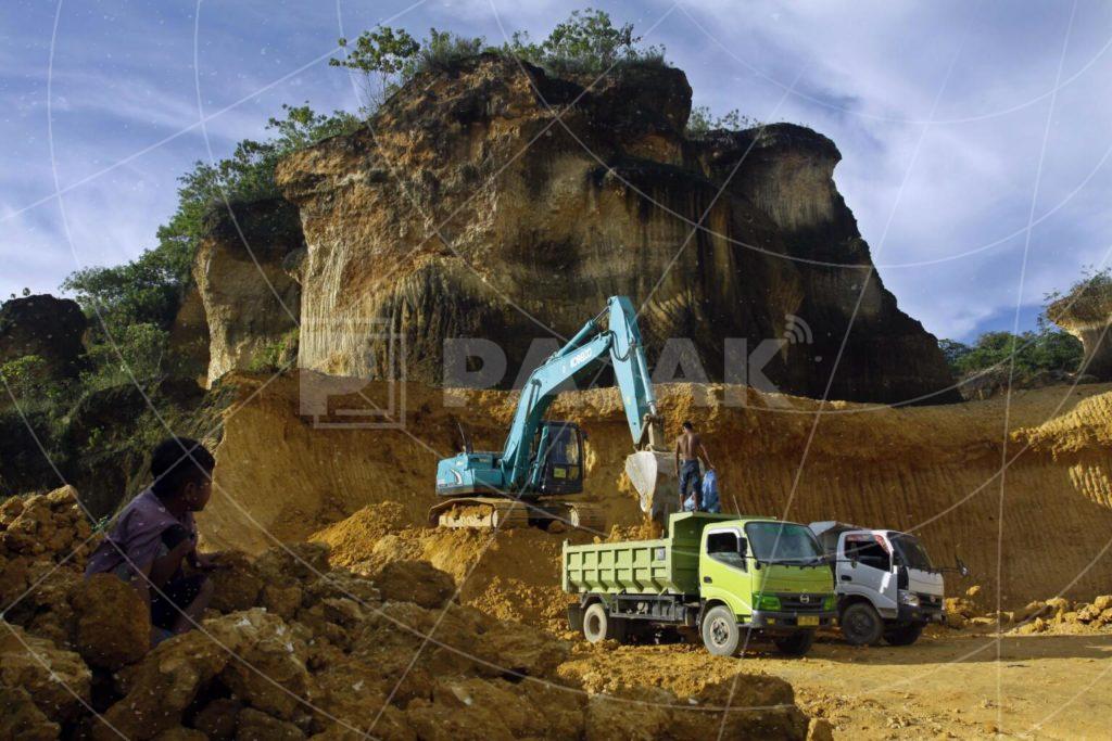 13 Perusahaan Tambang Galian C Tak Bayar Pajak - PAJAK.COM