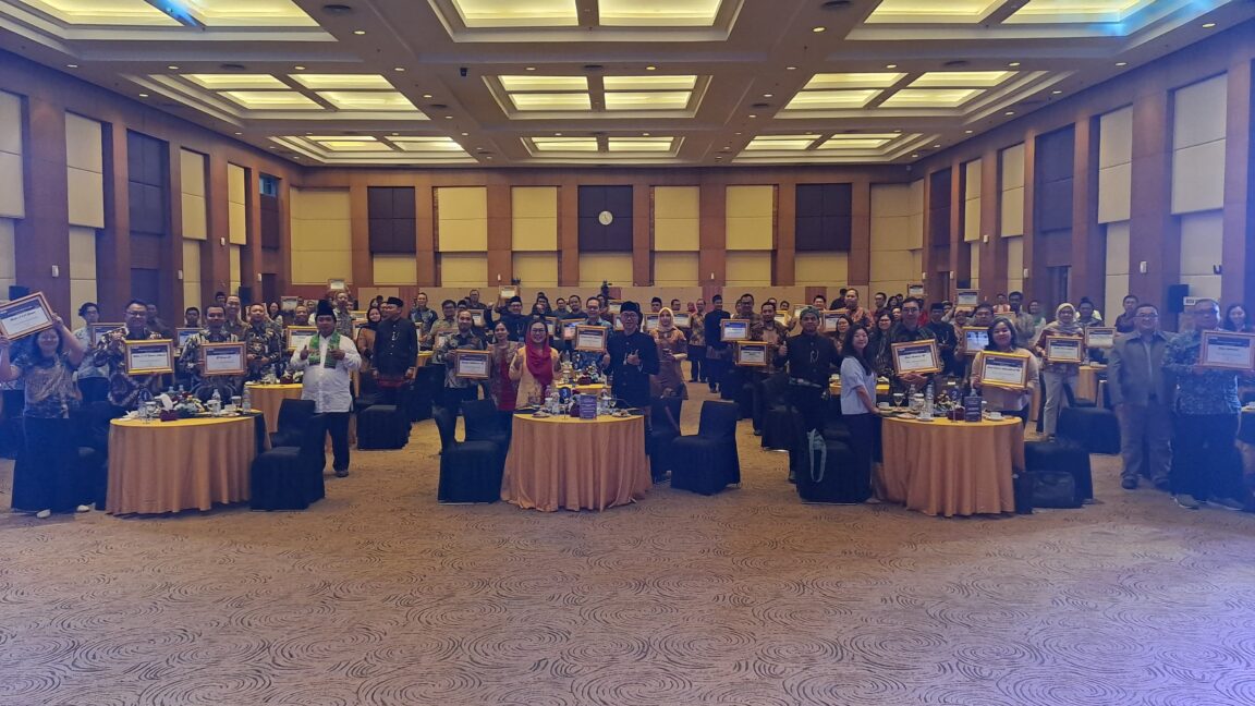 57 Wajib Pajak Patuh dan Berkontribusi Besar Terima Penghargaan dari ... 57 Wajib Pajak Patuh dan Berkontribusi Besar Terima Penghargaan dari ...