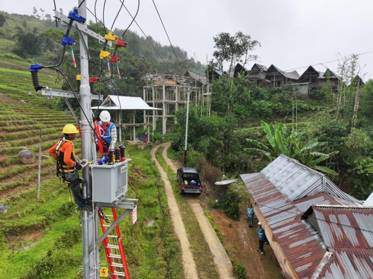 Hari Pelanggan Nasional, PLN Hadirkan Listrik 24 Jam Bagi Warga 25 Desa di Sulawesi Selatan ...