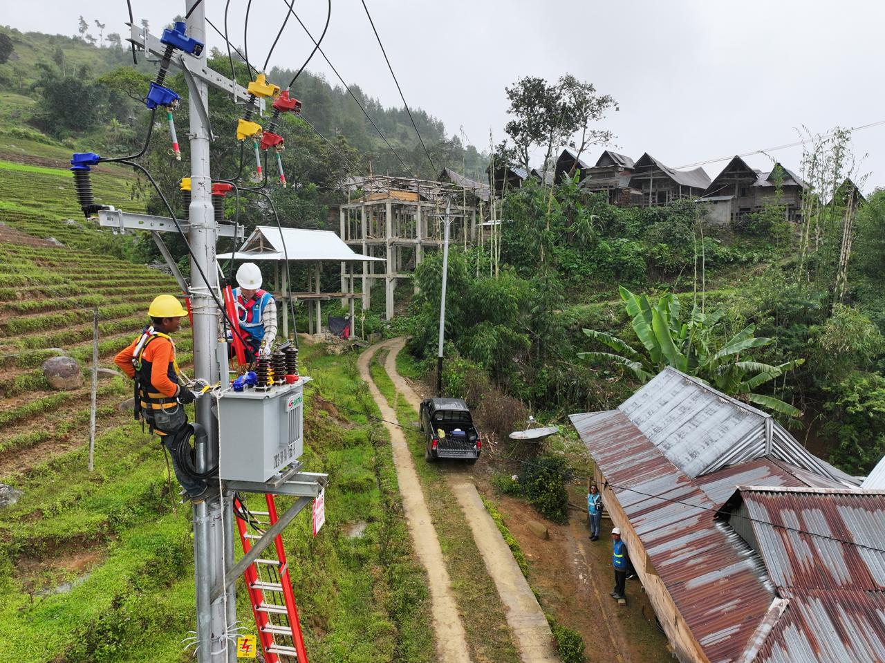 Hari Pelanggan Nasional, PLN Hadirkan Listrik 24 Jam Bagi Warga 25 Desa ...