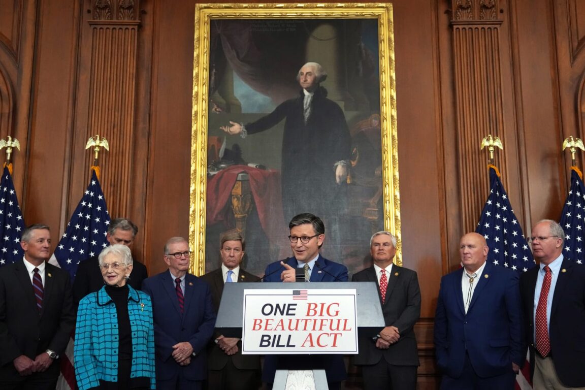 DPR AS Loloskan RUU Pajak “One Big, Beautiful Bill”, Trump Desak Senat ...