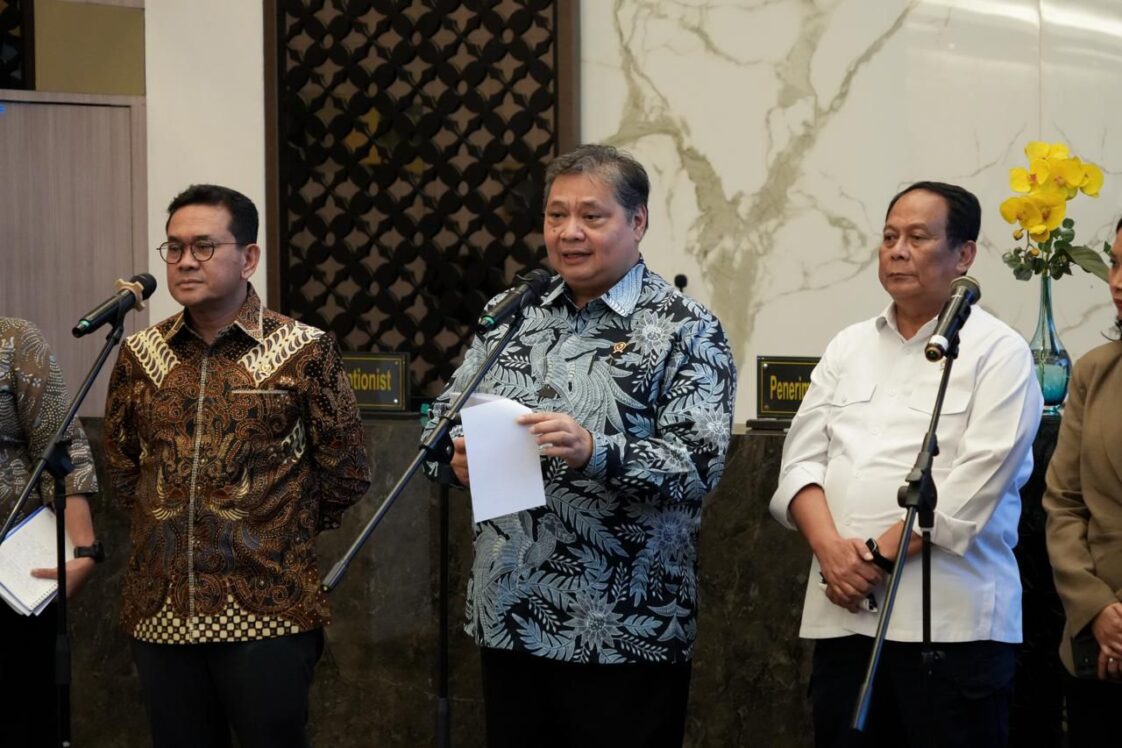 Pemerintah Beri Diskon Tarif Tiket Pesawat hingga Tol Selama Libur ...